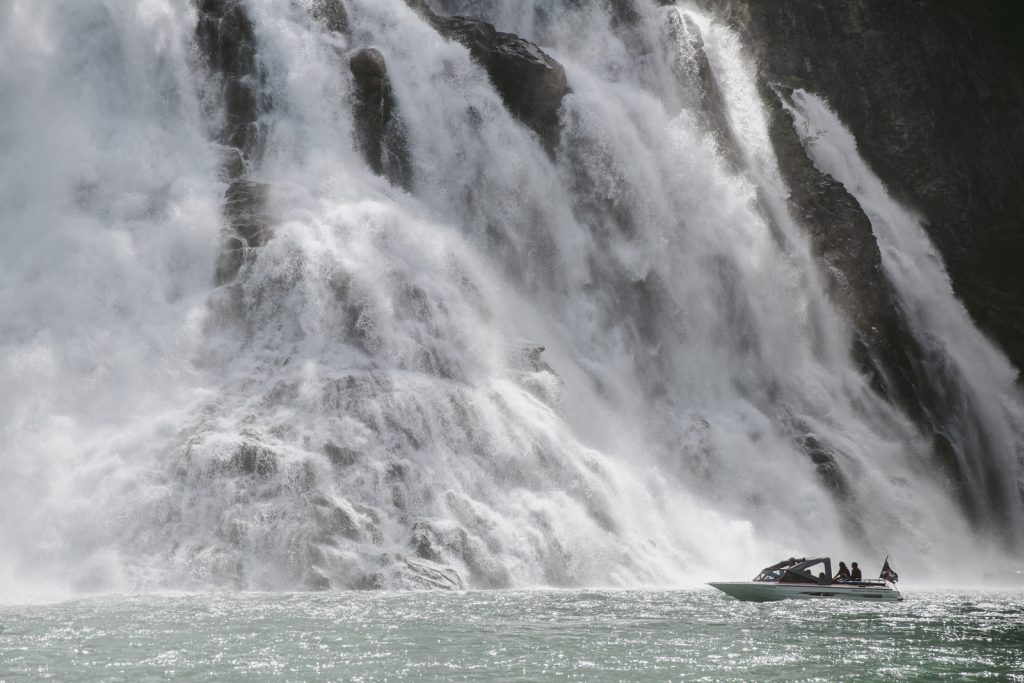 Photo of the Day: Kinuseo Falls - The MILEPOST